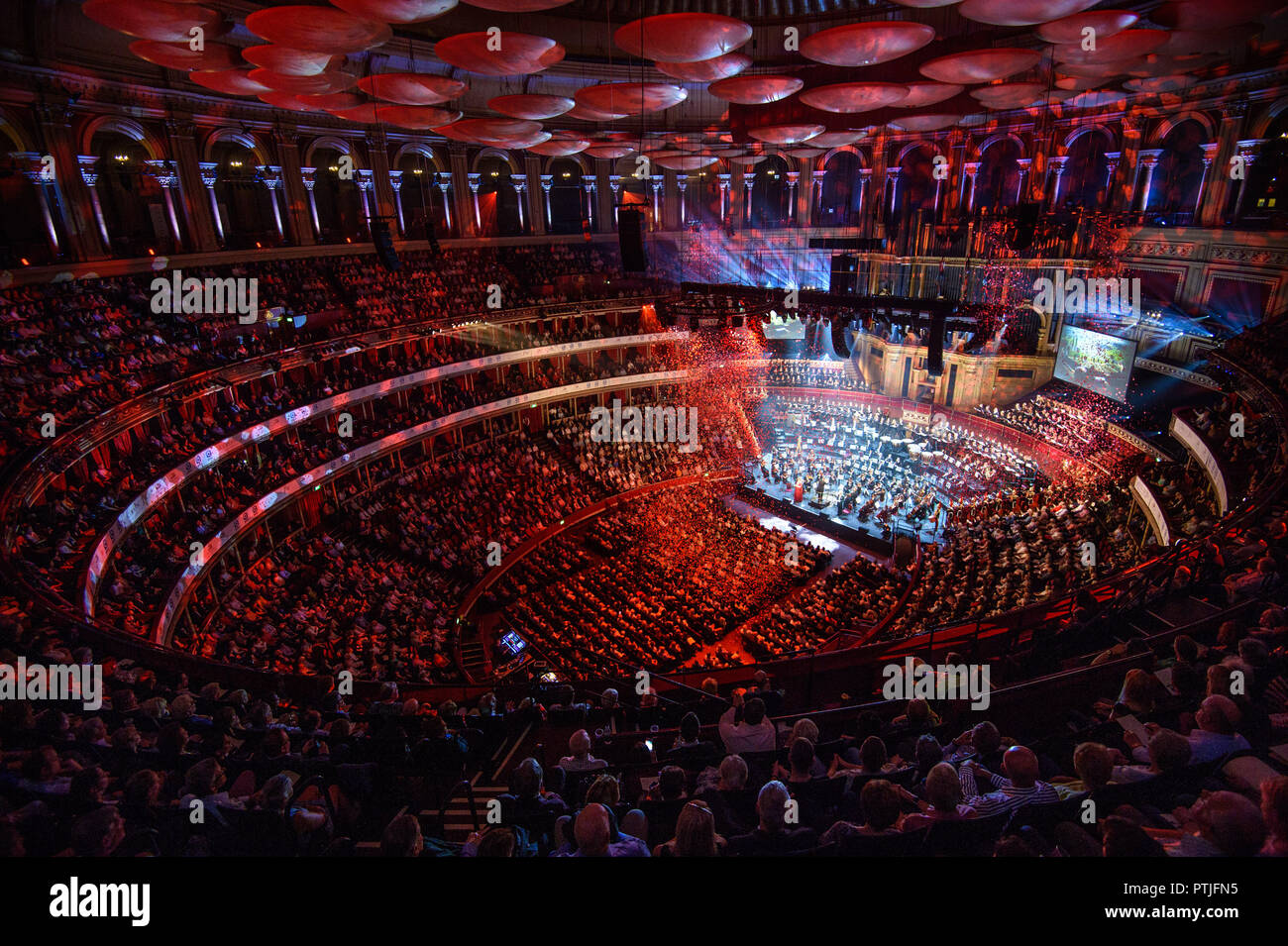 Royal albert hall ceiling hi-res stock photography and images - Alamy