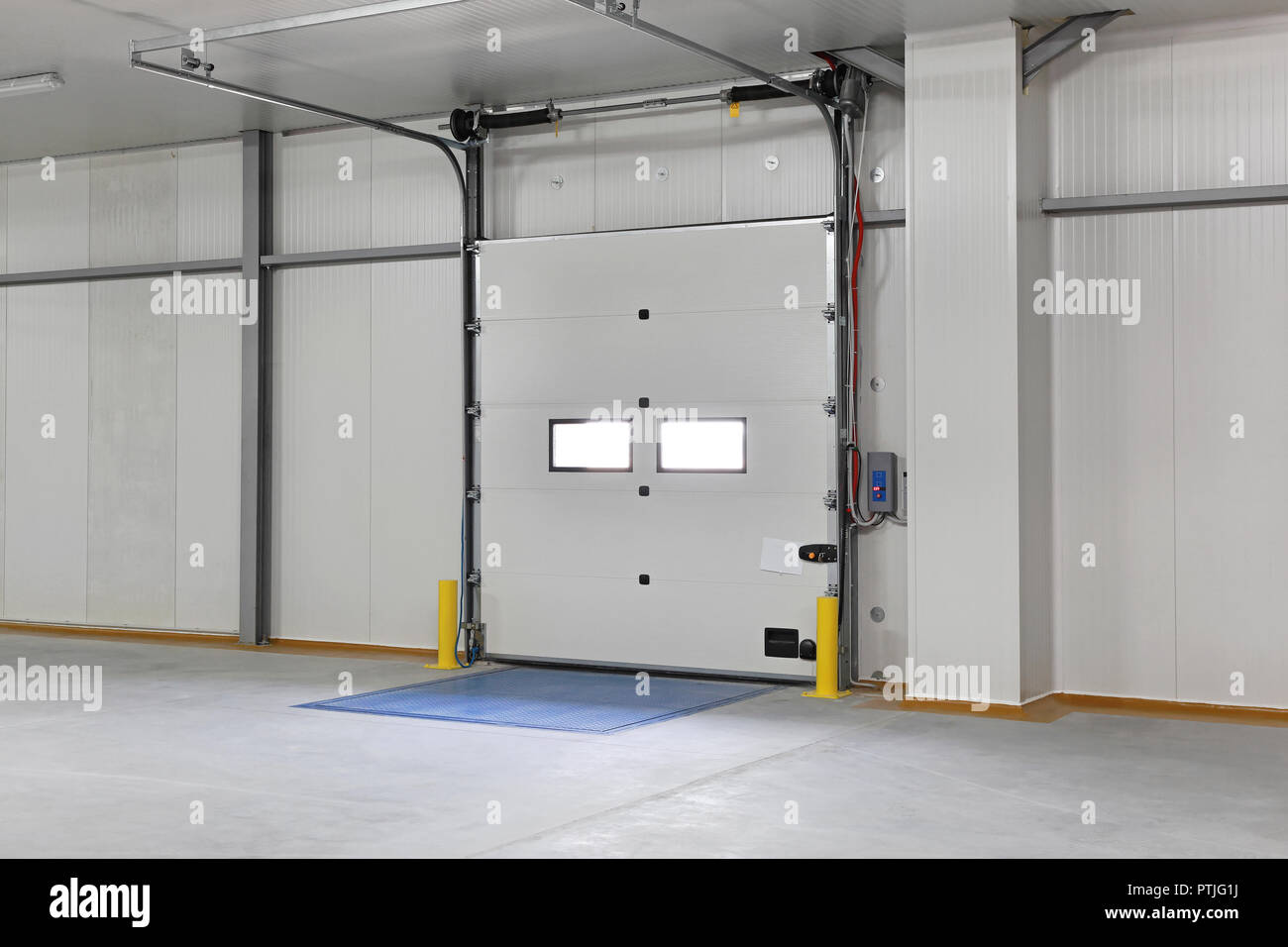 Automated logistic loading hi-res stock photography and images - Alamy