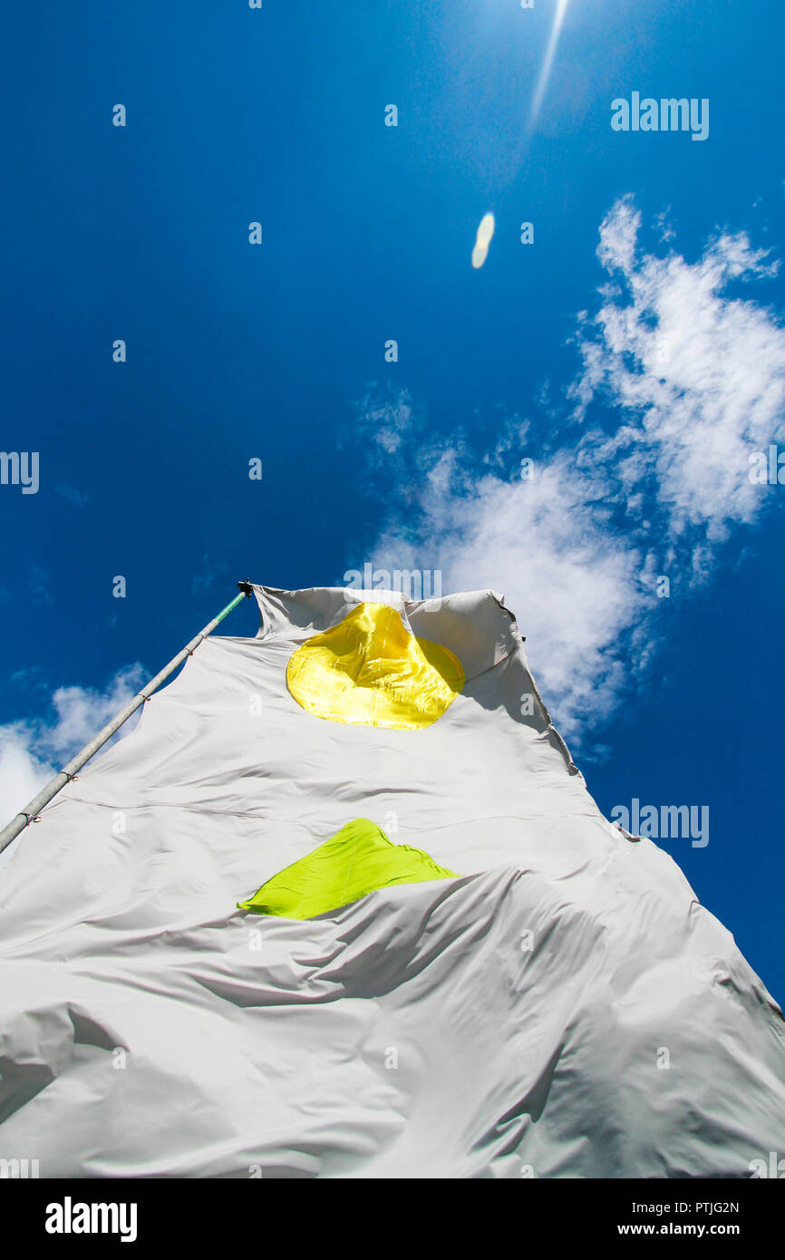 Flags wind hi-res stock photography and images - Alamy