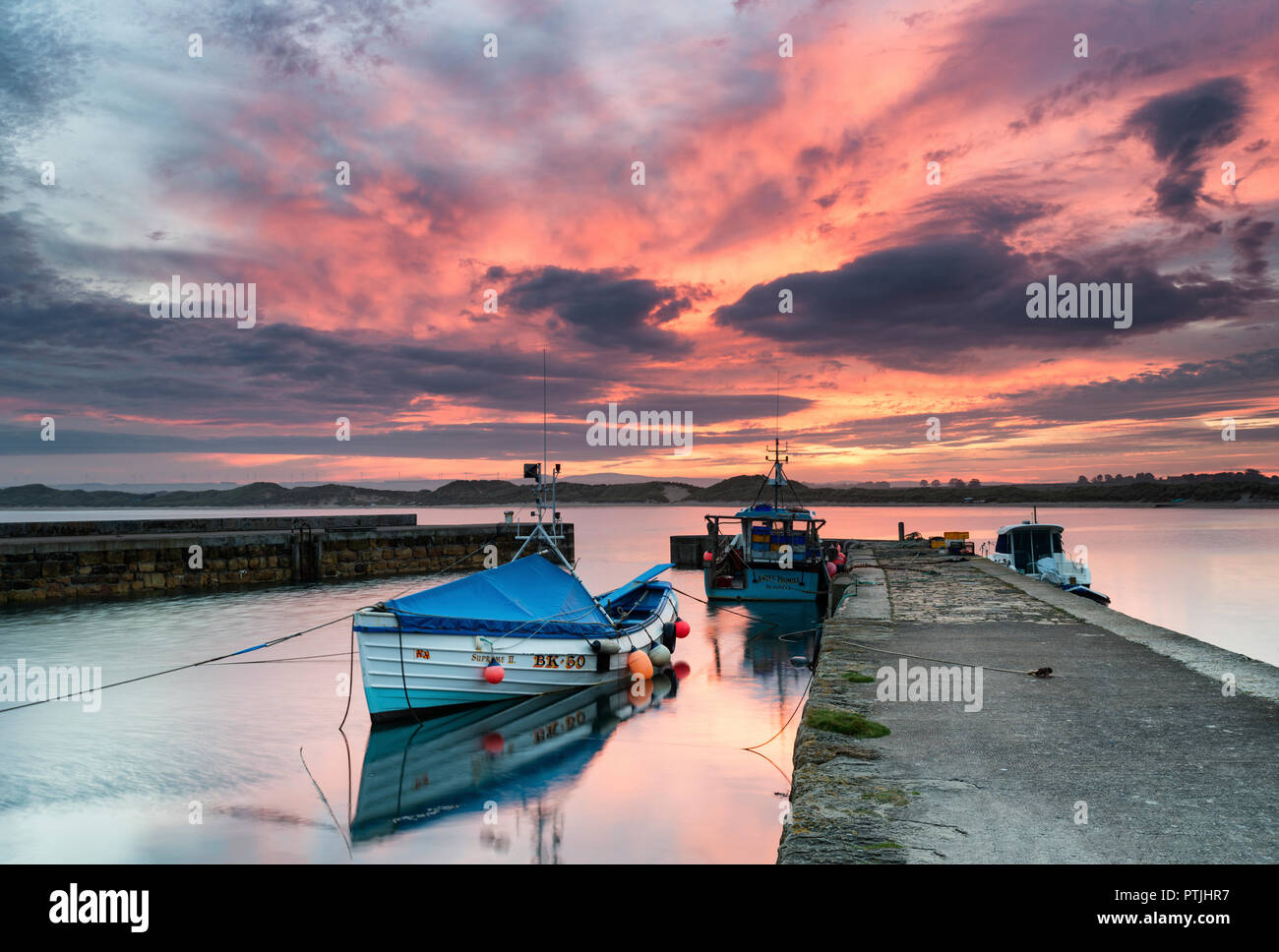 A spectacular sunset over Beadnell harbour Stock Photo - Alamy