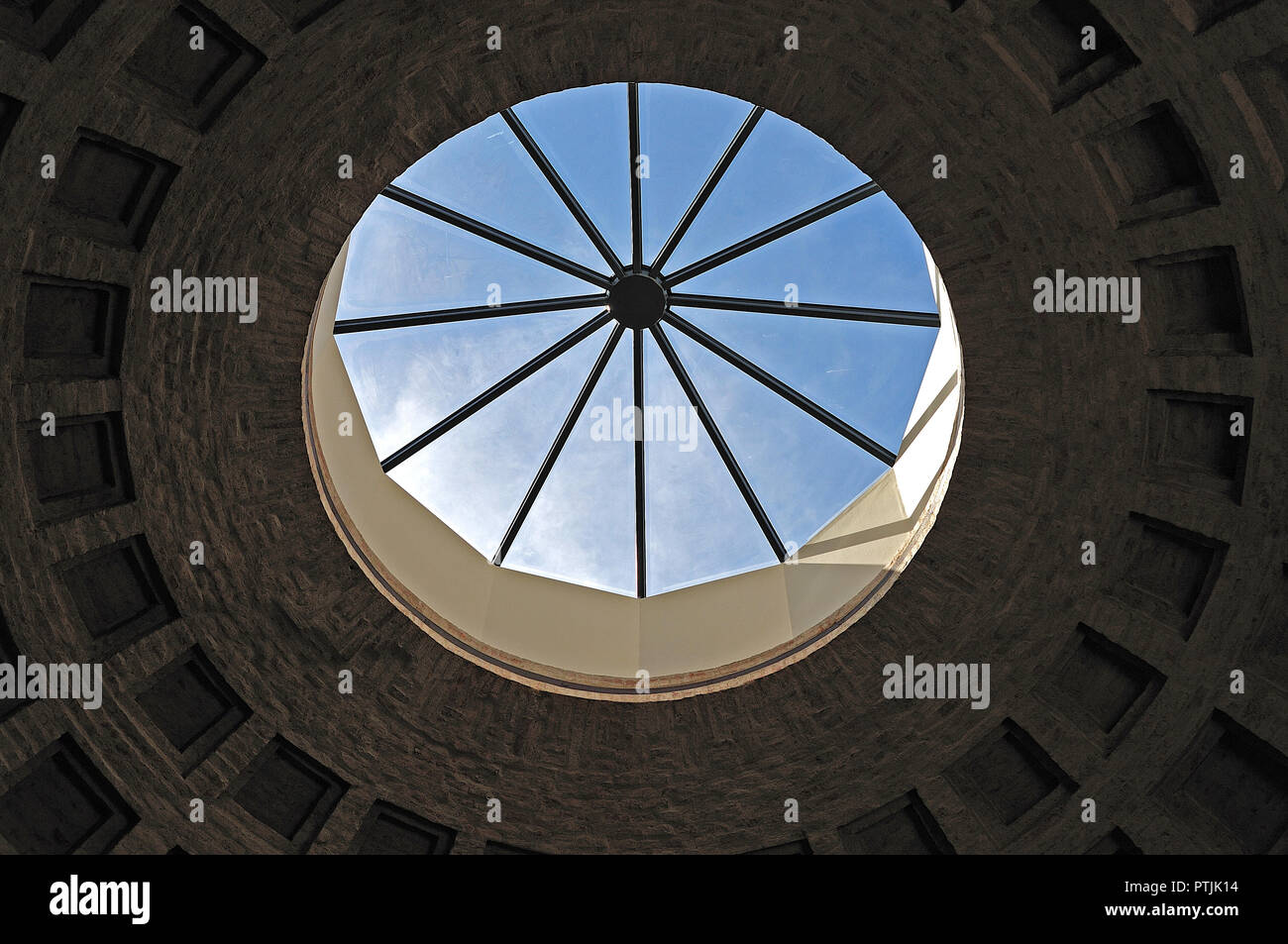 Circular round opening in wall hi-res stock photography and images - Alamy
