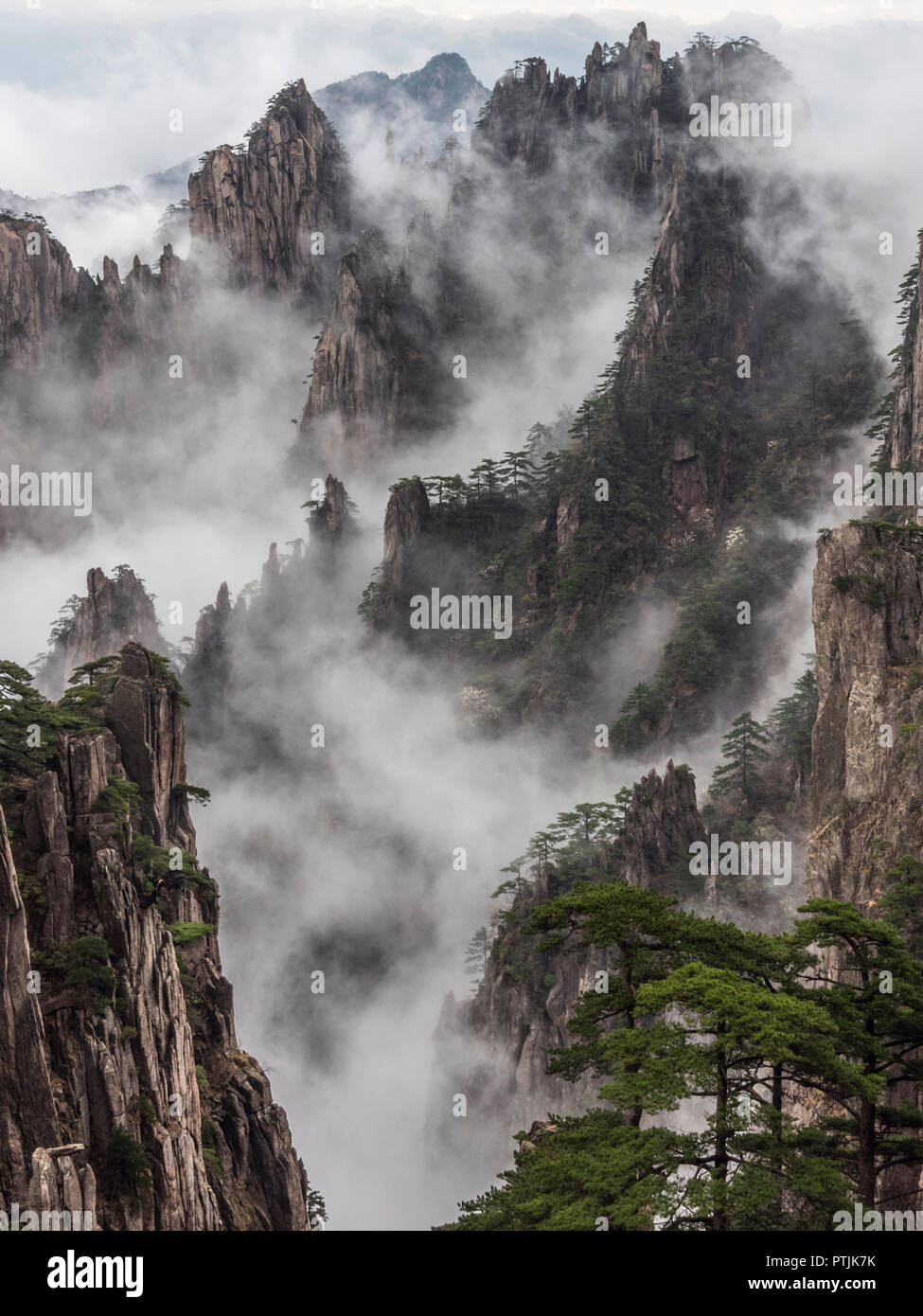 Natural scenery and magnificent scenery hi-res stock photography and ...