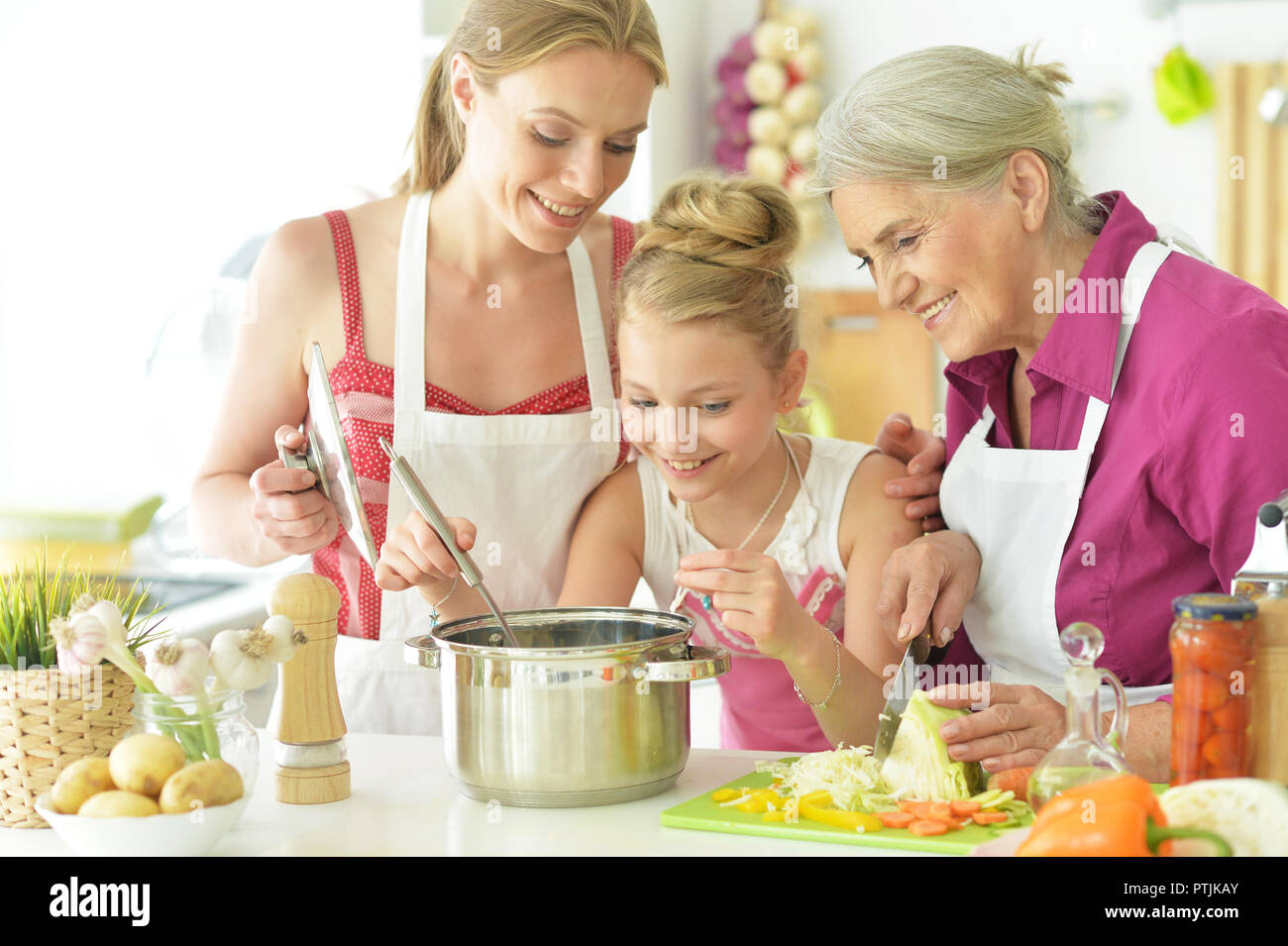 Portrait of mom and daughters cook to eat Stock Photo - Alamy