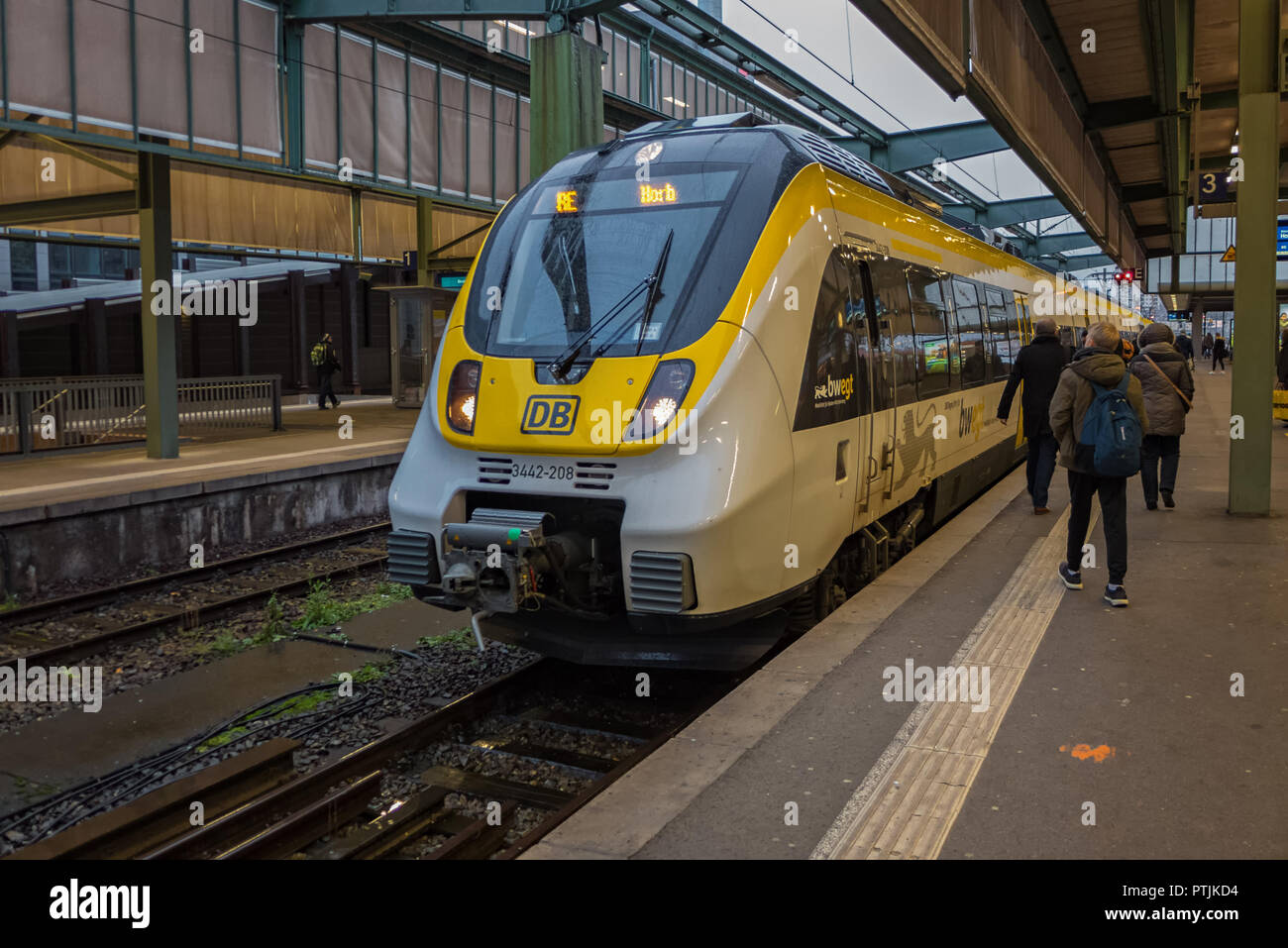 Stuttgart main train station hi-res stock photography and images - Alamy