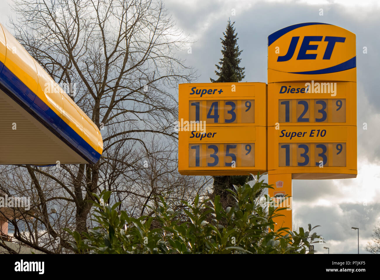 Jet gas station hi-res stock photography and images - Alamy