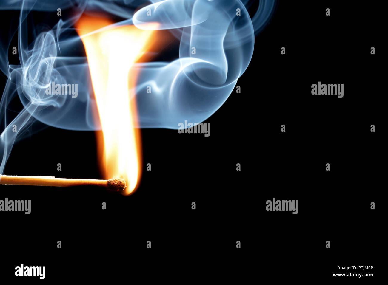 burning match, brennendes Streichholz Stock Photo - Alamy