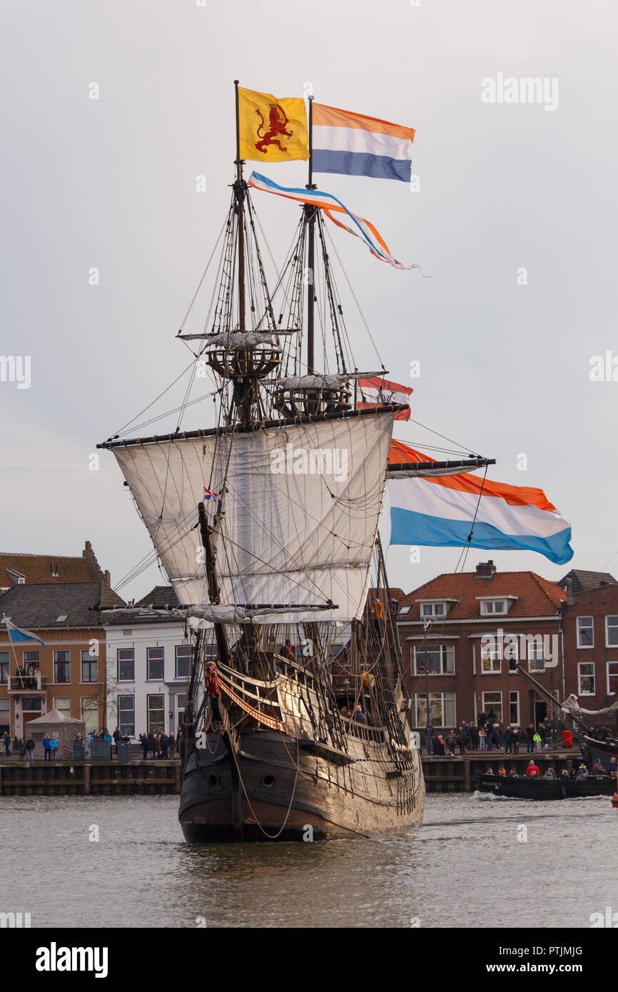 Halve maen hi-res stock photography and images - Alamy