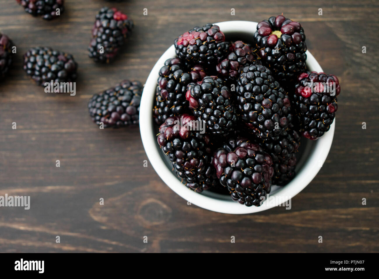 Small Bowl of Blackberries Stock Photo - Alamy