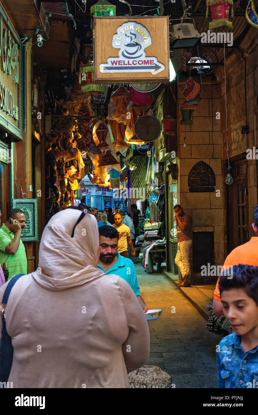 Market hustle and bustle hi-res stock photography and images - Alamy