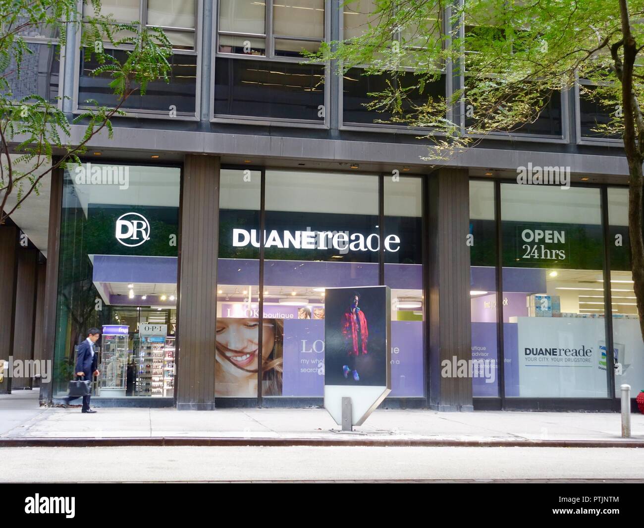 Duane Reade Shop High Resolution Stock Photography and Images - Alamy