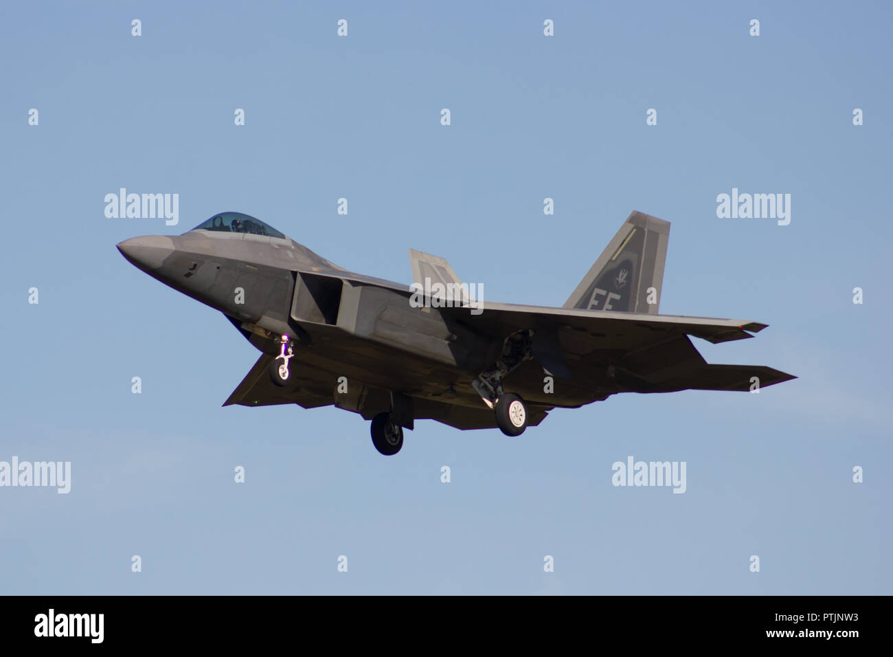Stealth fighter hi-res stock photography and images - Alamy