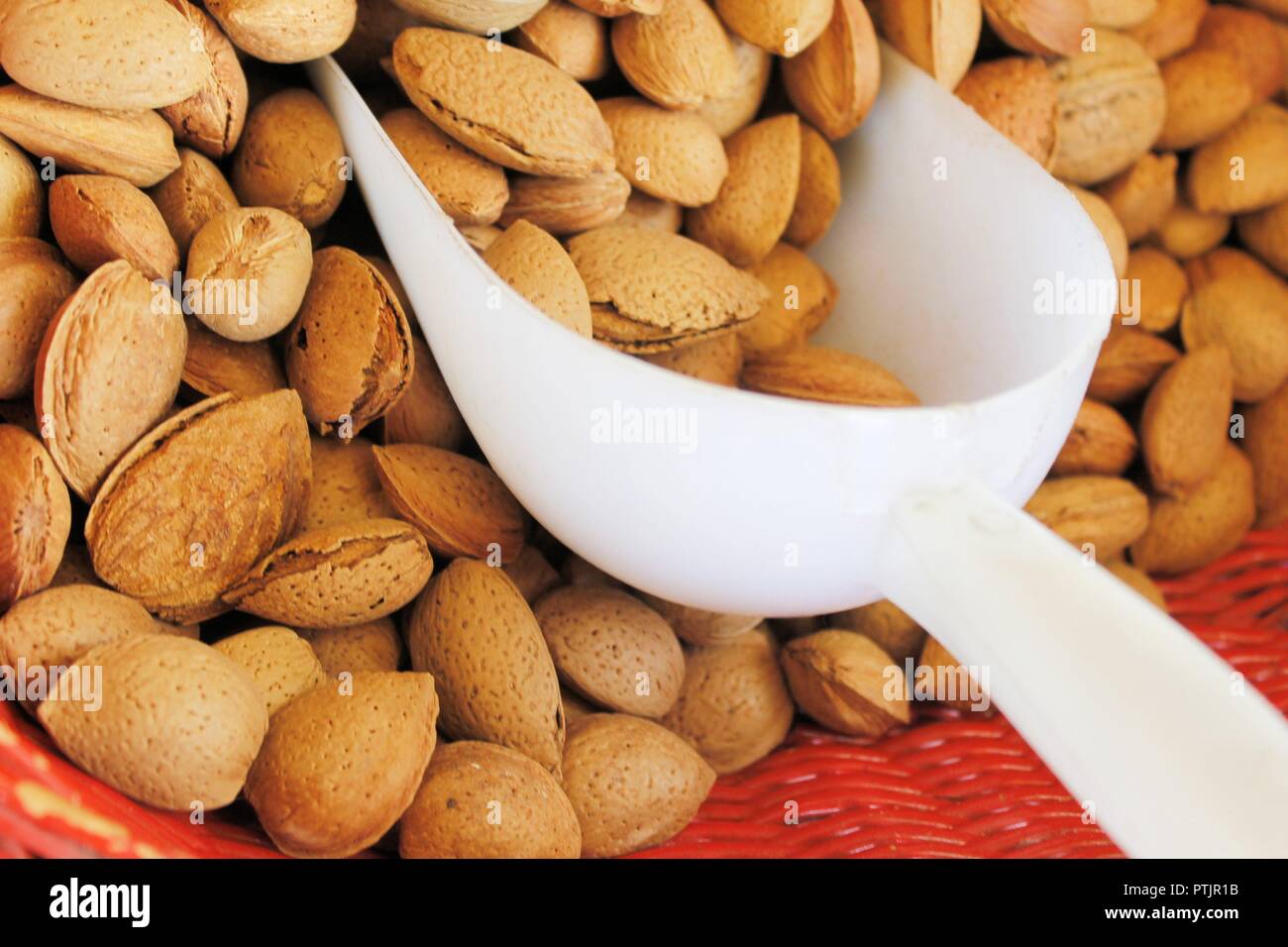 Crude almonds with nutshell for background of texture Stock Photo - Alamy