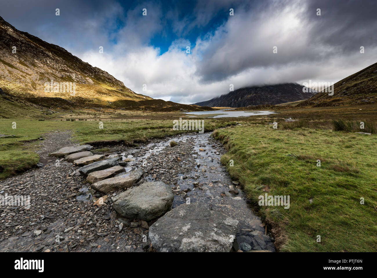 Cwm Idwal Llyn Idwal in the Ogwen Valley Snowdonia National Park North ...
