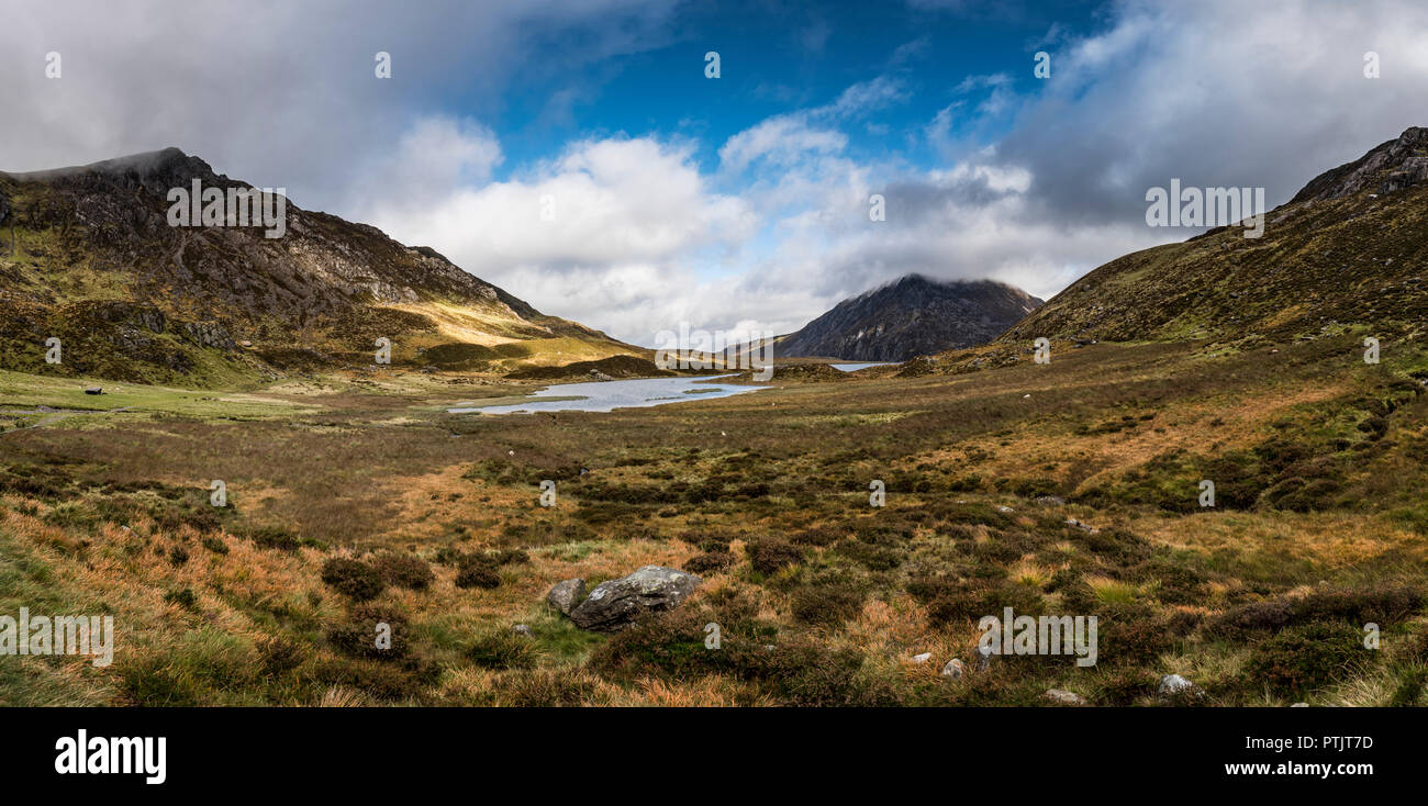 Cwm Idwal Llyn Idwal in the Ogwen Valley Snowdonia National Park North ...
