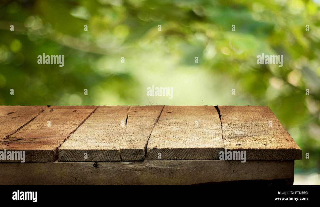 Empty table for display montages Stock Photo - Alamy
