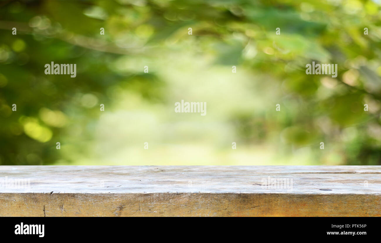 Empty table for display montages Stock Photo - Alamy