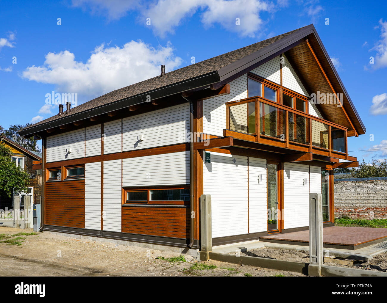 Exterior view of new house under construction Stock Photo - Alamy