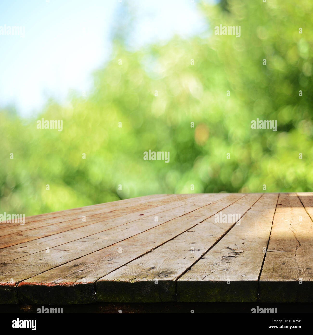 Empty table for display montages Stock Photo - Alamy