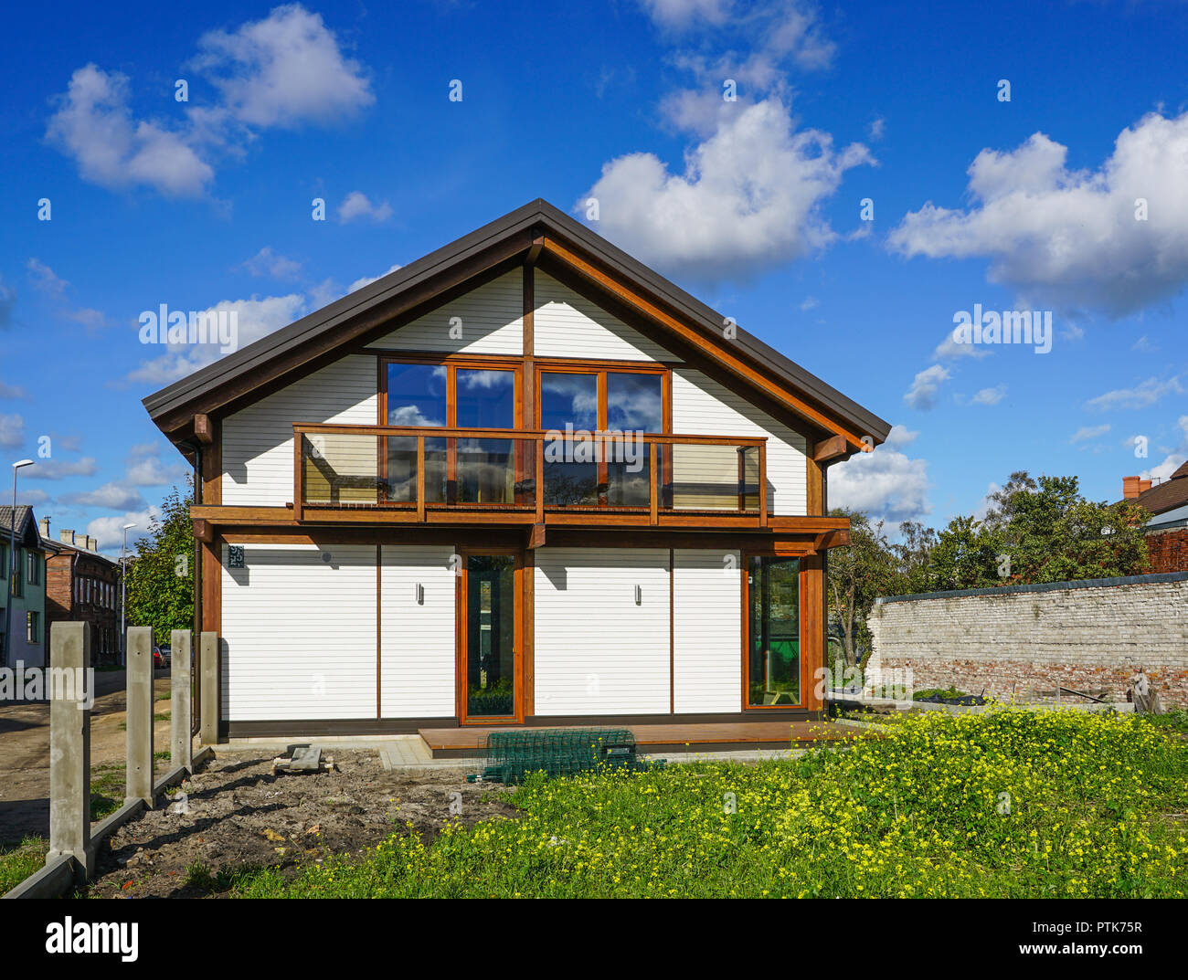 Exterior view of new house under construction Stock Photo - Alamy