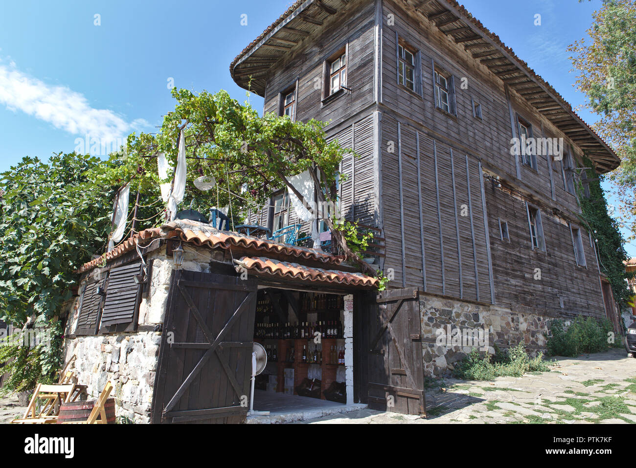 Old winery buildings hi-res stock photography and images - Alamy