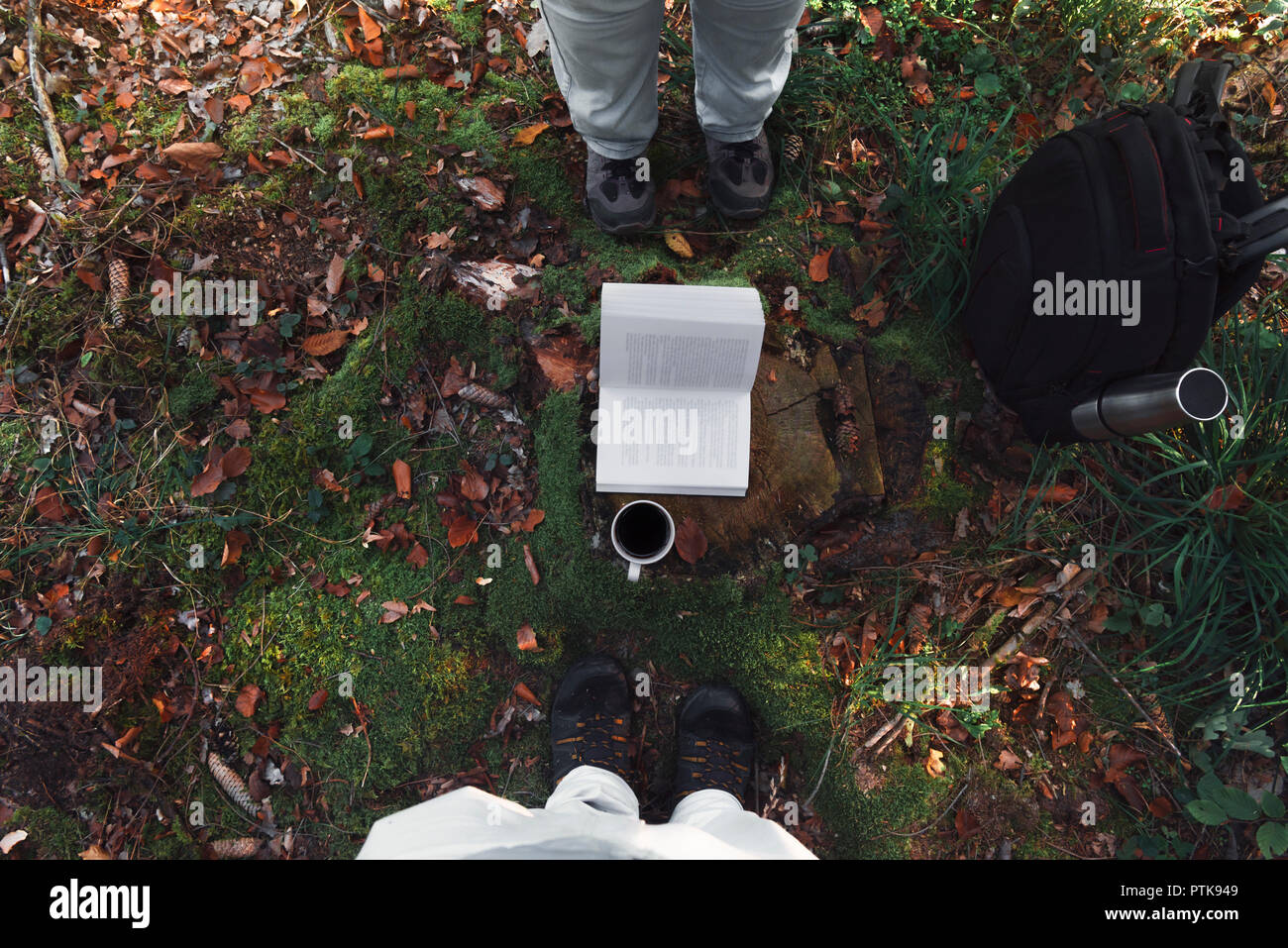 Two travelers hi-res stock photography and images - Alamy