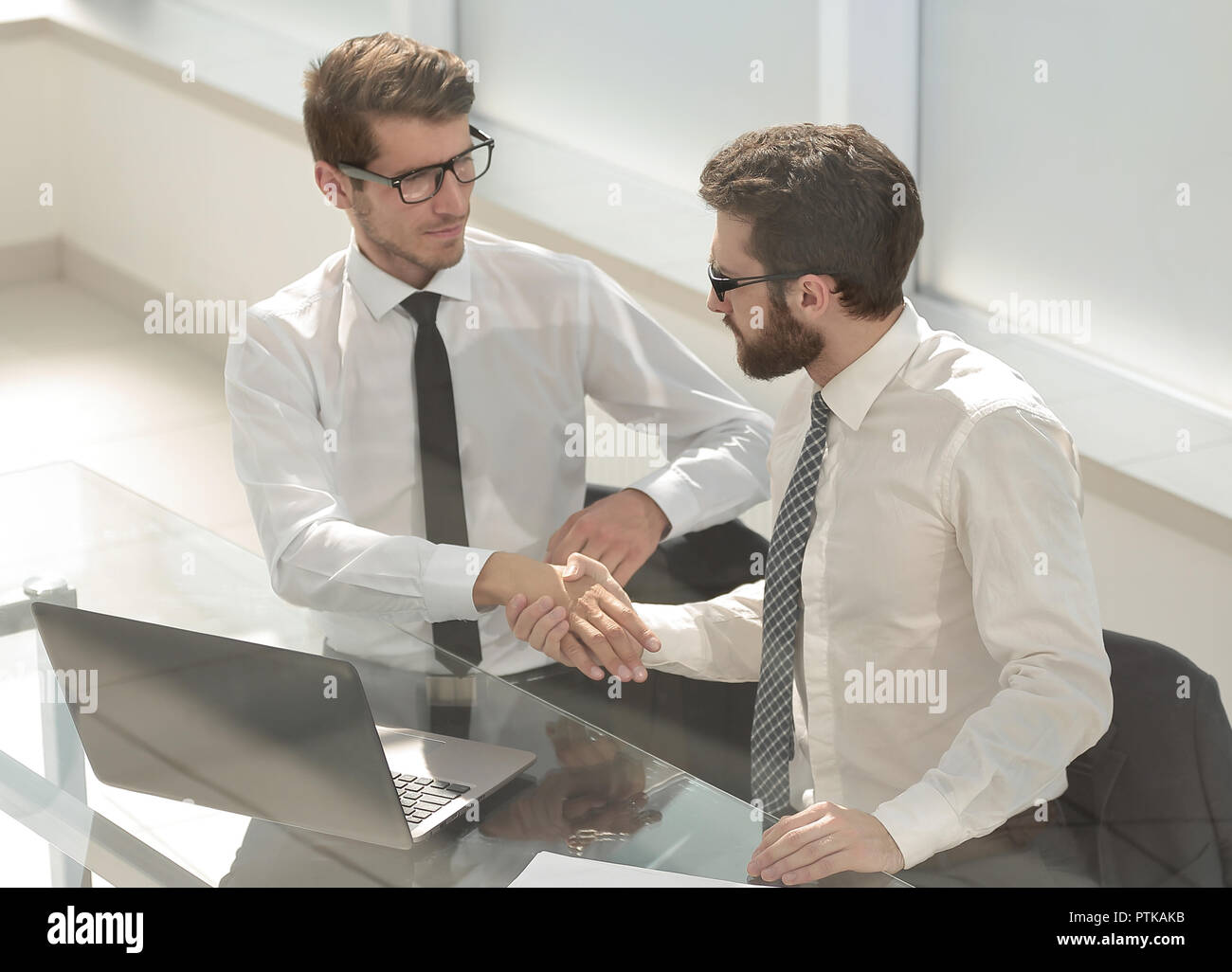 close up.employees shaking hands at the Desk Stock Photo - Alamy