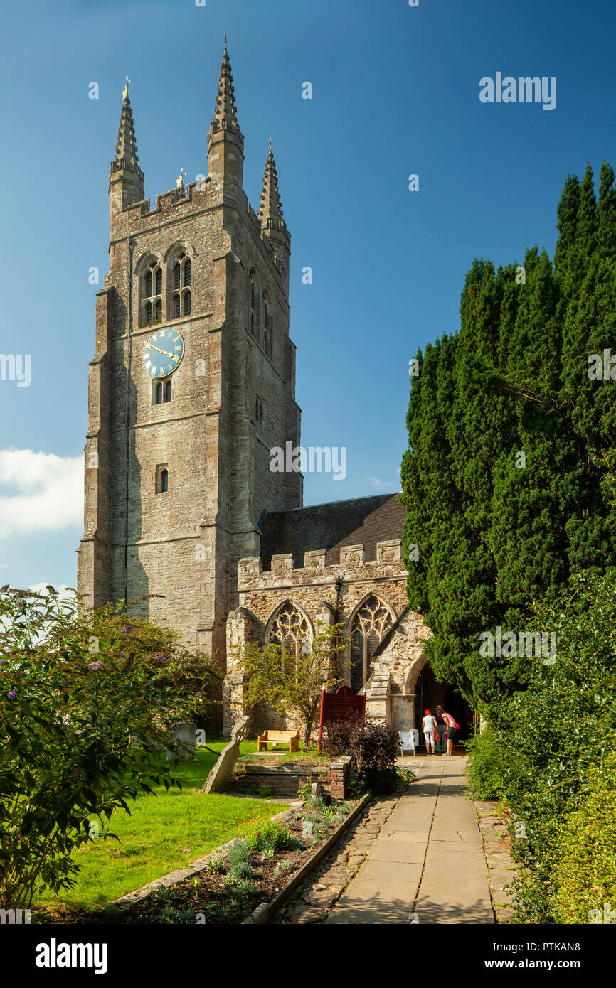 St mildreds church tenterden kent hi-res stock photography and images ...