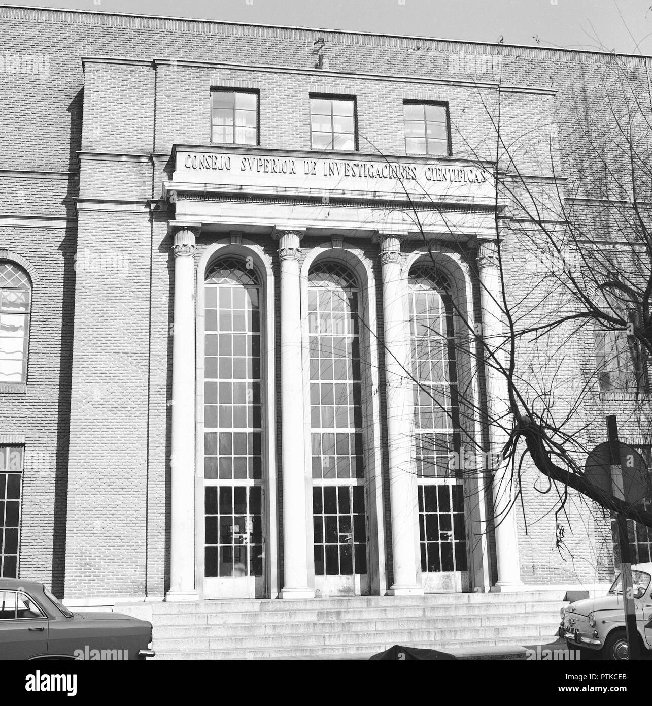 CONSEJO SUPERIOR DE INVESTIGACIONES CIENTIFICAS - INSTITUTO DE FISICA Y ...