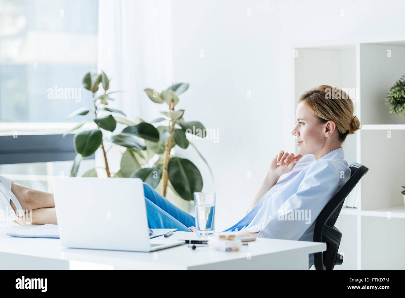 Doctor sitting side view hi-res stock photography and images - Alamy
