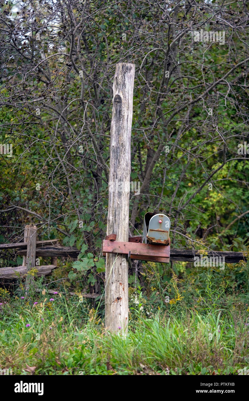 Rural mailbox canada post hi-res stock photography and images - Alamy