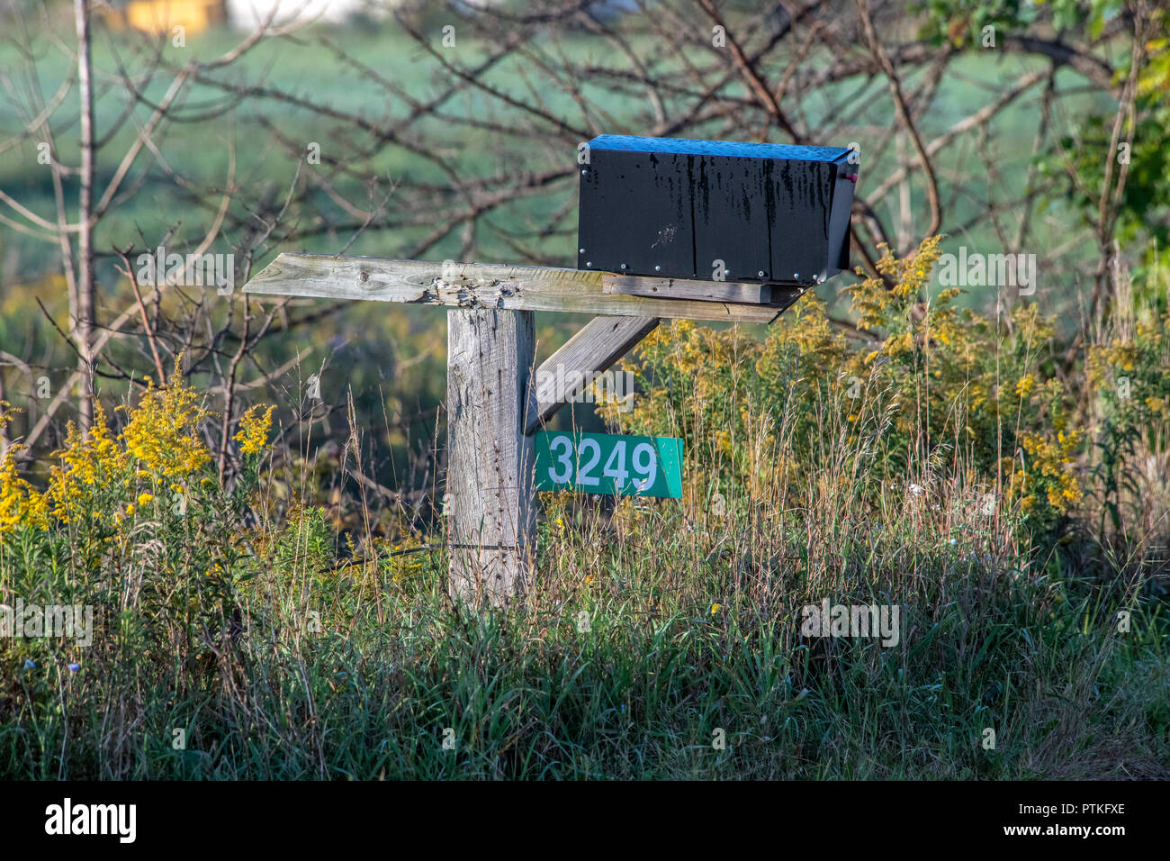 Rural mailbox canada post hi-res stock photography and images - Alamy