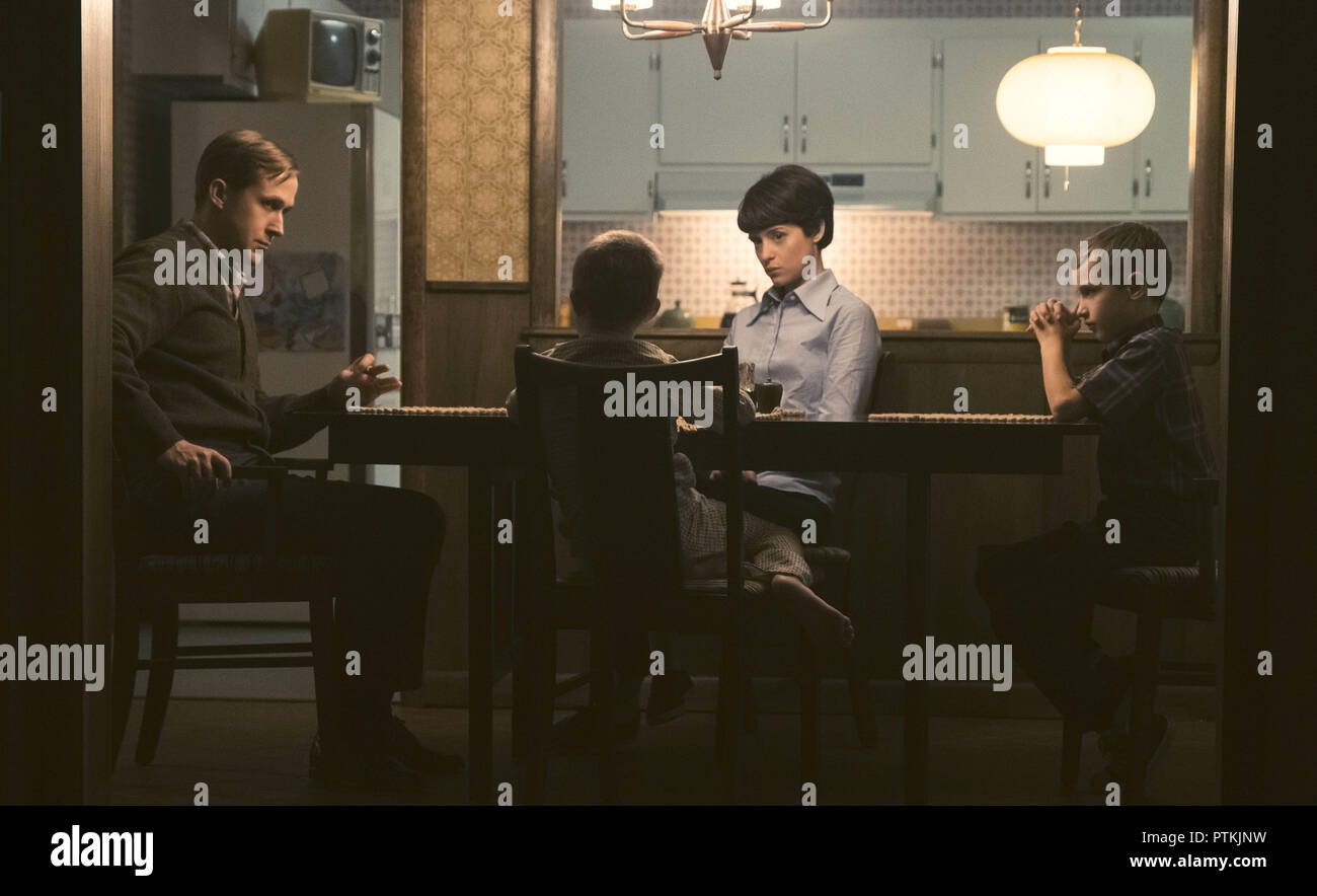 FIRST MAN, (l to r), Ryan Gosling, Connor Blodgett, Claire Foy, Luke ...