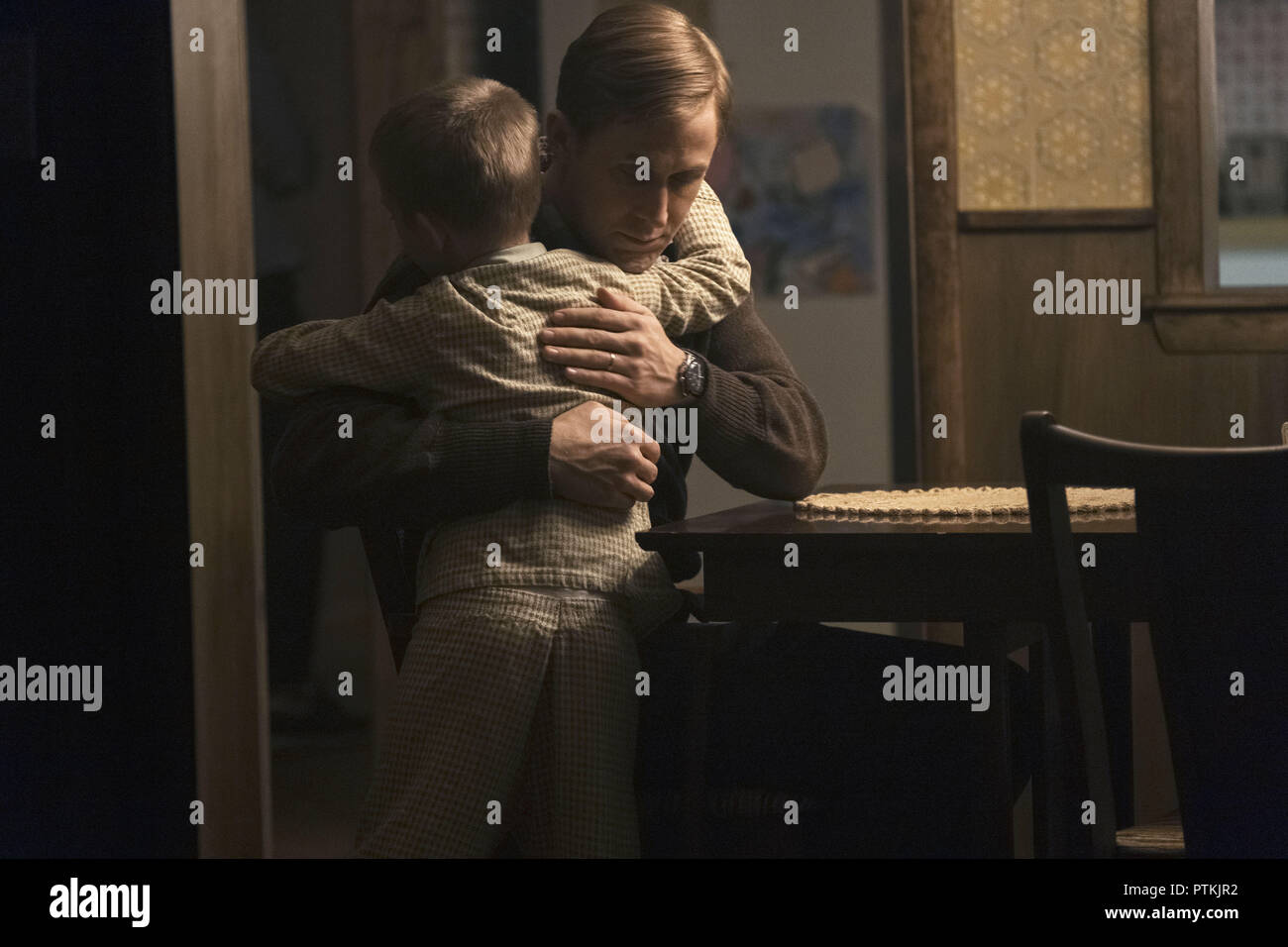 FIRST MAN, (back to camera), Connor Blodgett, Ryan Gosling, 2018. ph: Daniel McFadden ...