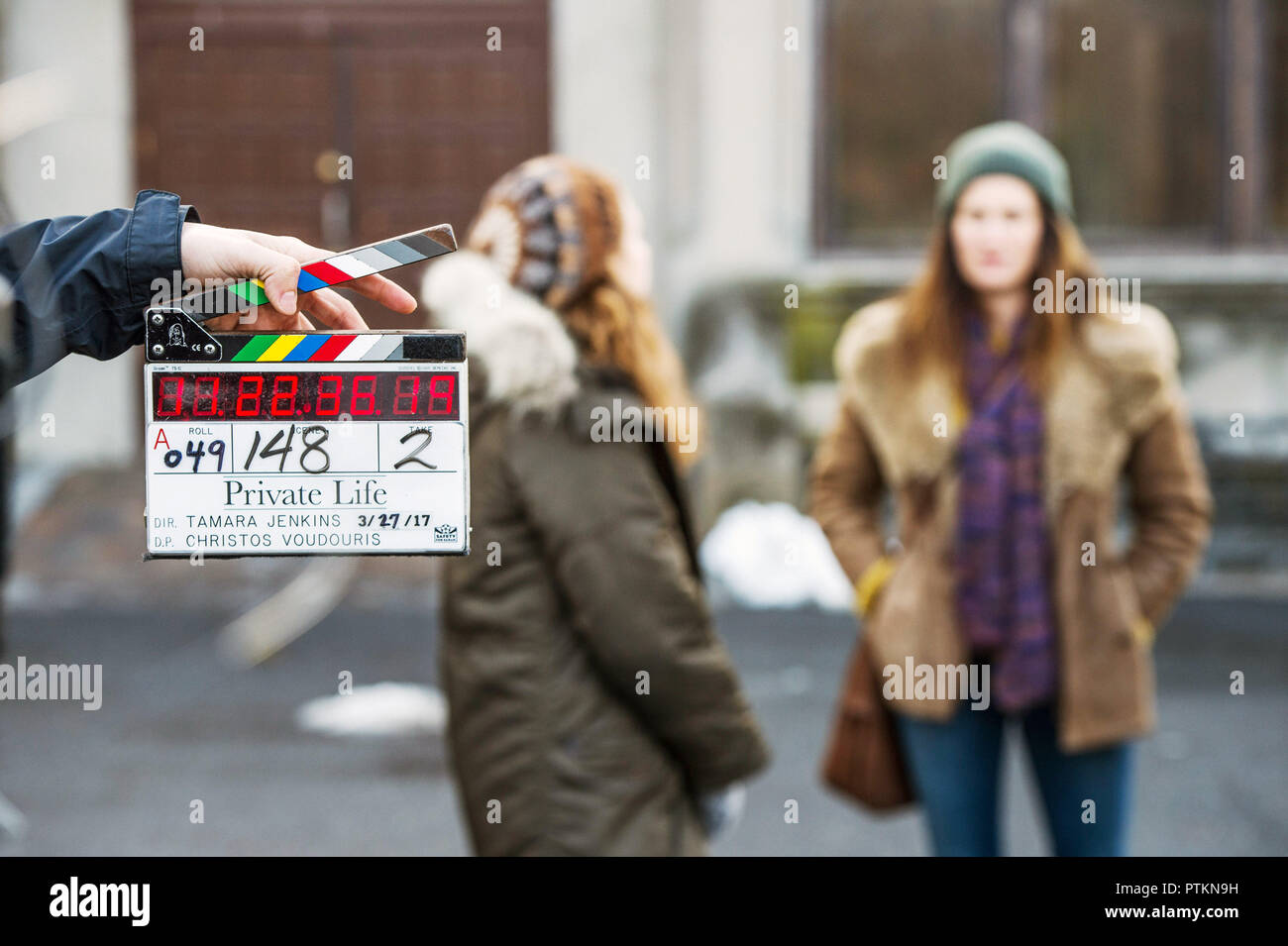 PRIVATE LIFE, l-r: Kayli Carter, Kathryn Hahn, 2018. ph: Jojo Whilden ...