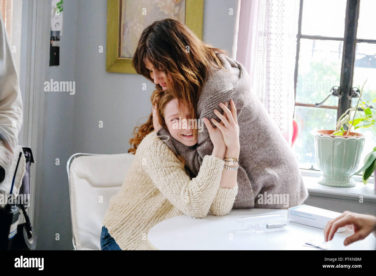 PRIVATE LIFE, l-r: Kayli Carter, Kathryn Hahn, 2018. ph: Jojo Whilden ...