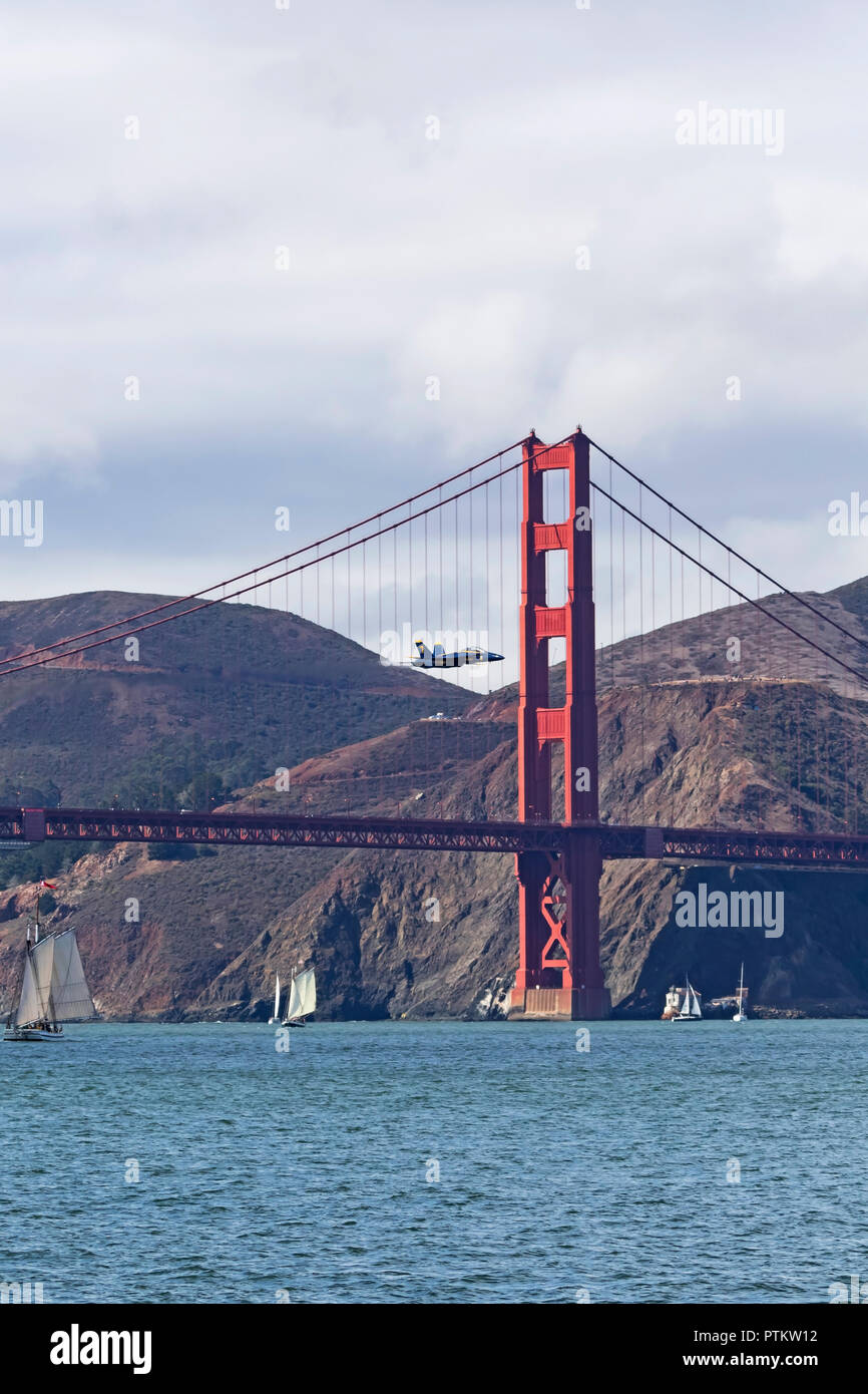 Blue angels and golden gate bridge hi-res stock photography and images ...