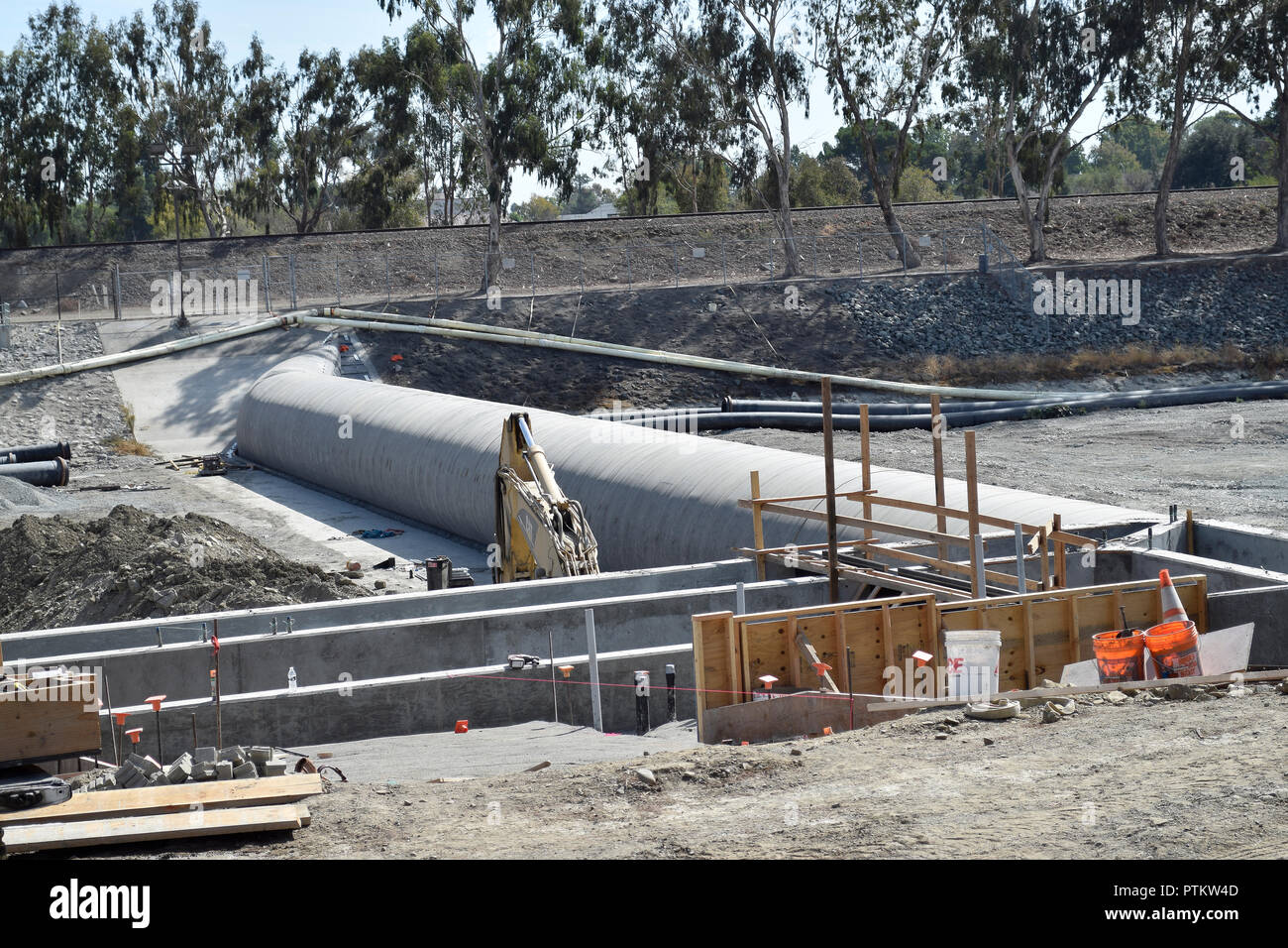 Rubber dam hi-res stock photography and images - Alamy