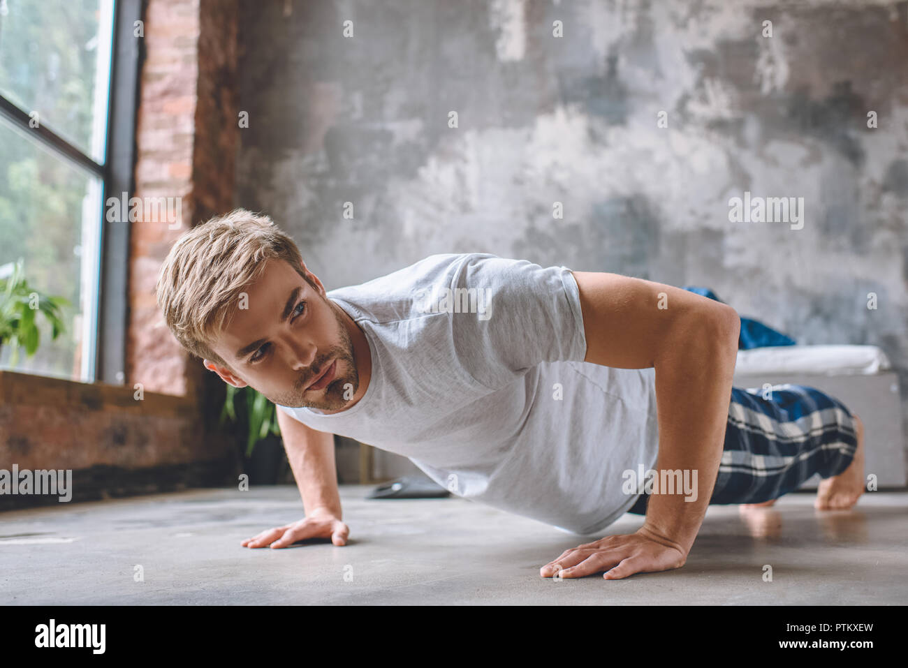 Bed push hi-res stock photography and images - Alamy