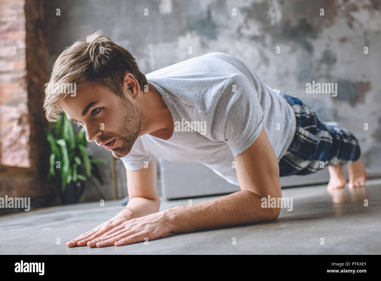 Plank bed hi-res stock photography and images - Alamy