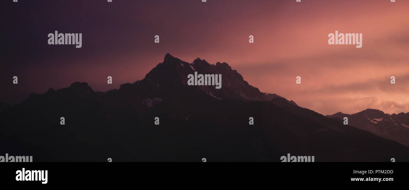 Red mountain at nightfall hi-res stock photography and images - Alamy