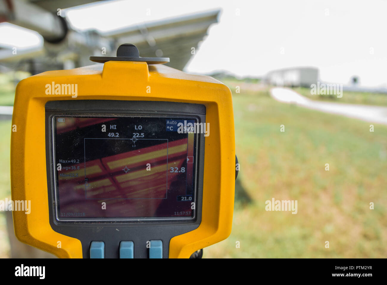 Thermoscan(thermal image camera), Scan to the solar panel for temp ...