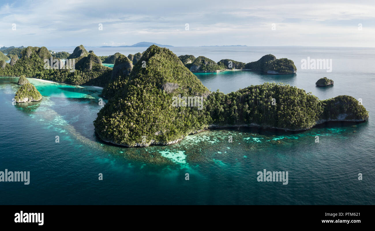 Wayag islands hi-res stock photography and images - Alamy