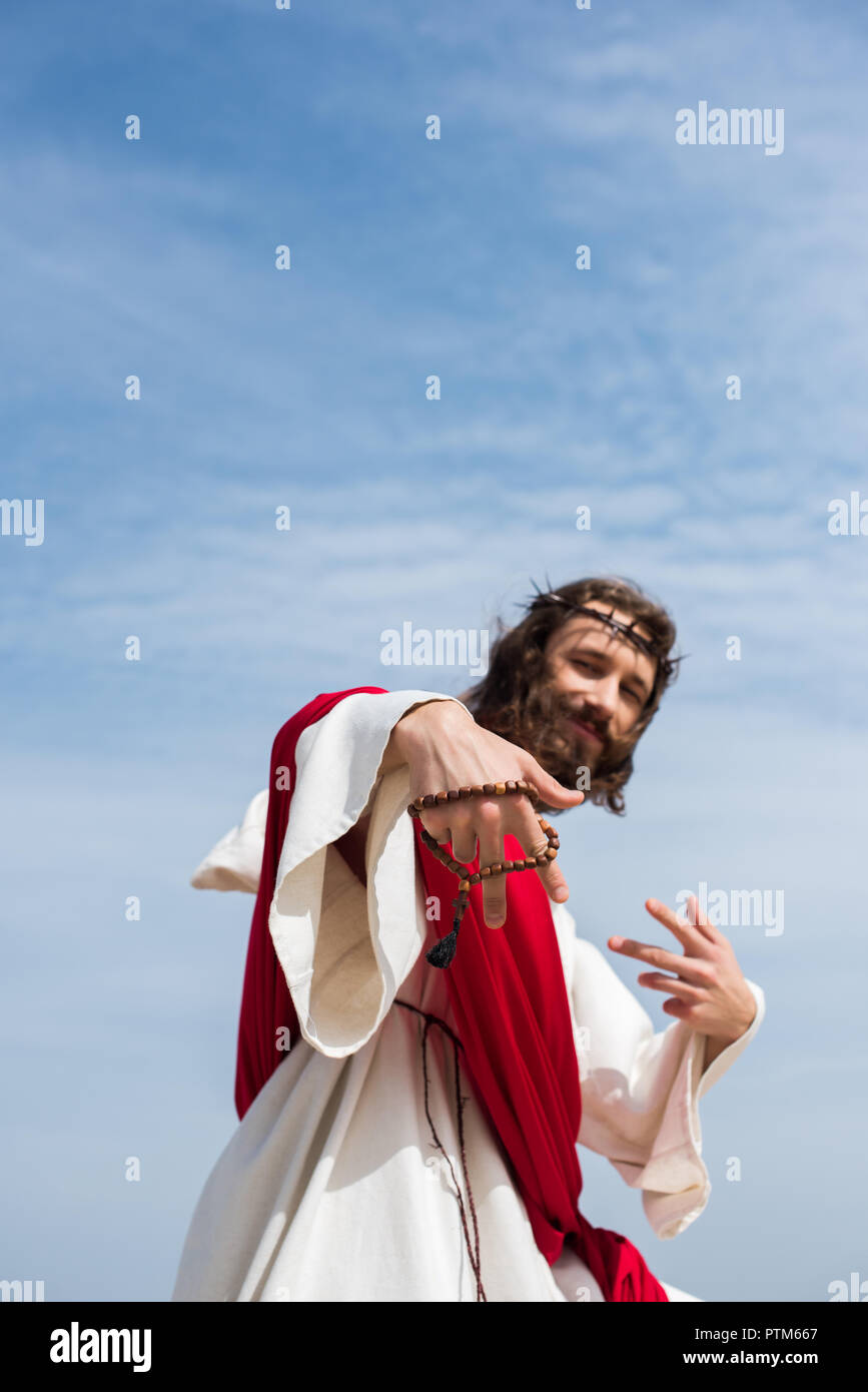 Showing two fingers hi-res stock photography and images - Alamy