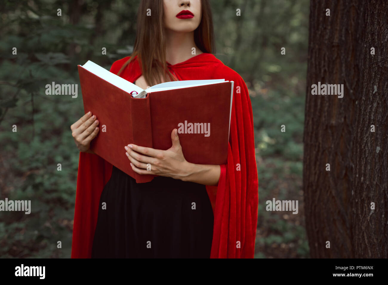 Magic cloak hi-res stock photography and images - Alamy