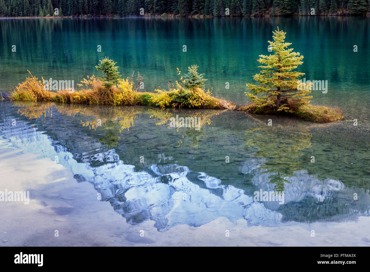 Two Jack Lake, Banff National Park, Alberta, Canada Stock Photo - Alamy