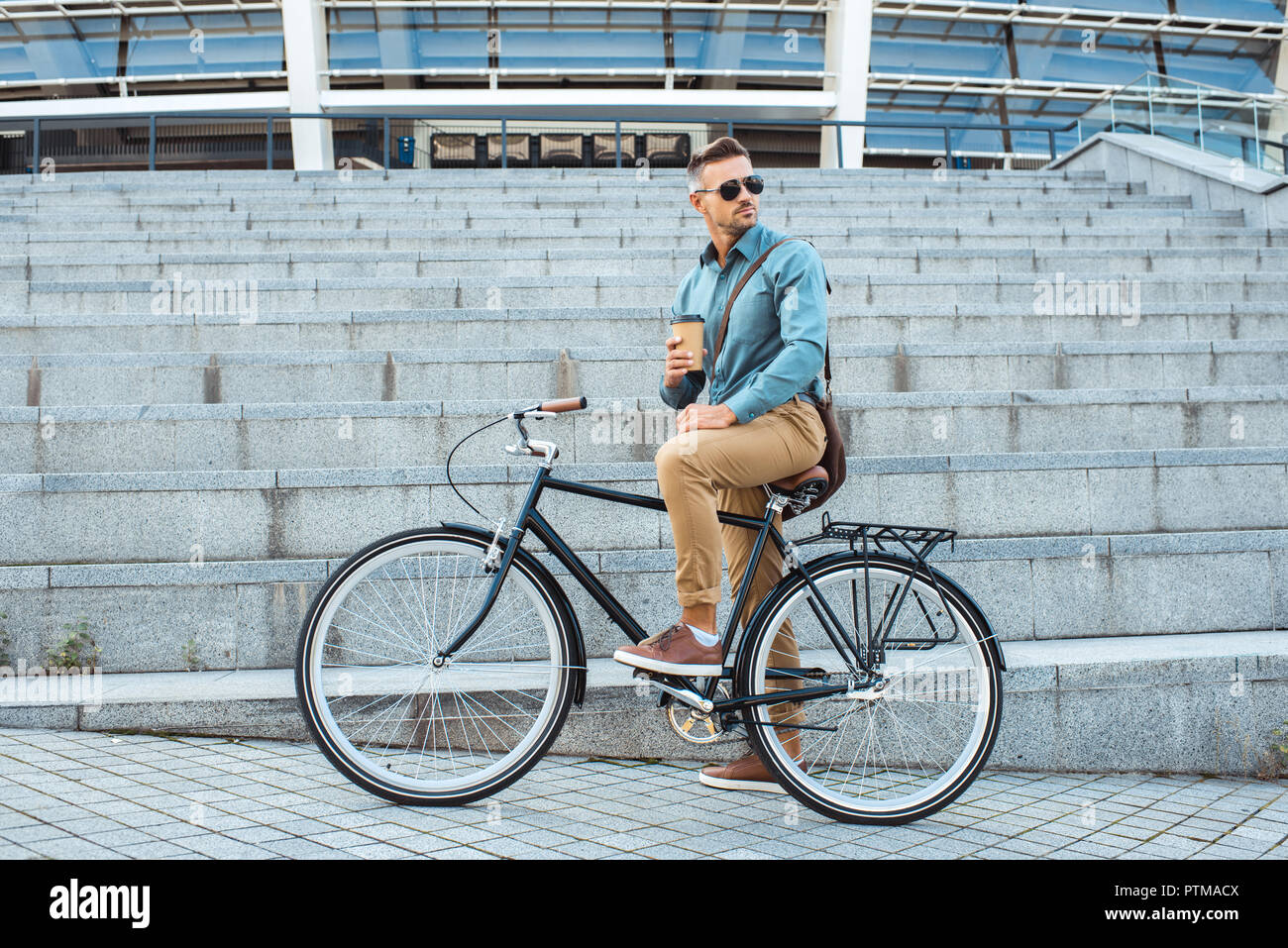 Manager looking over shoulder hi-res stock photography and images - Alamy