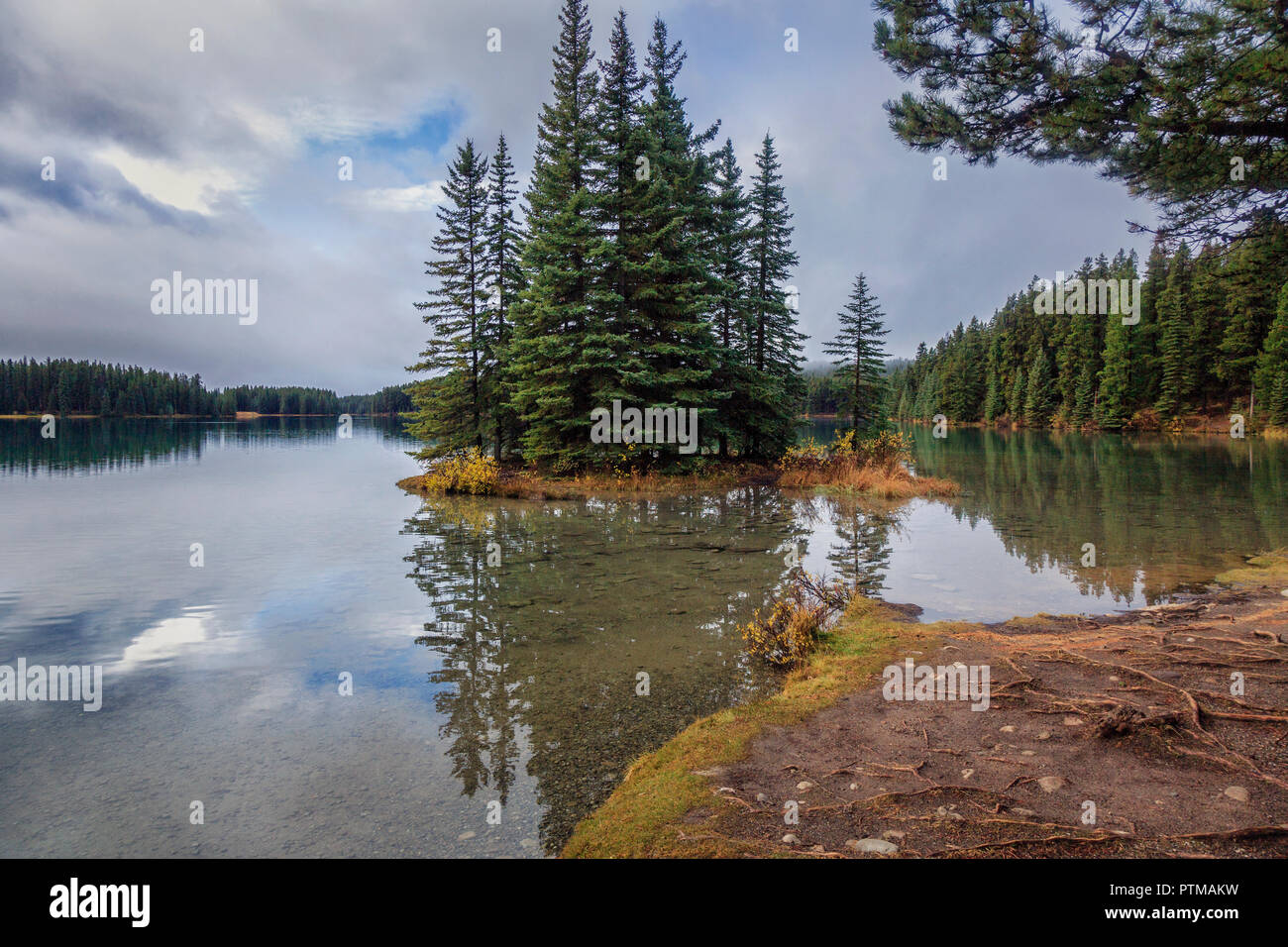 Two Jack Lake, Banff National Park, Alberta, Canada Stock Photo - Alamy