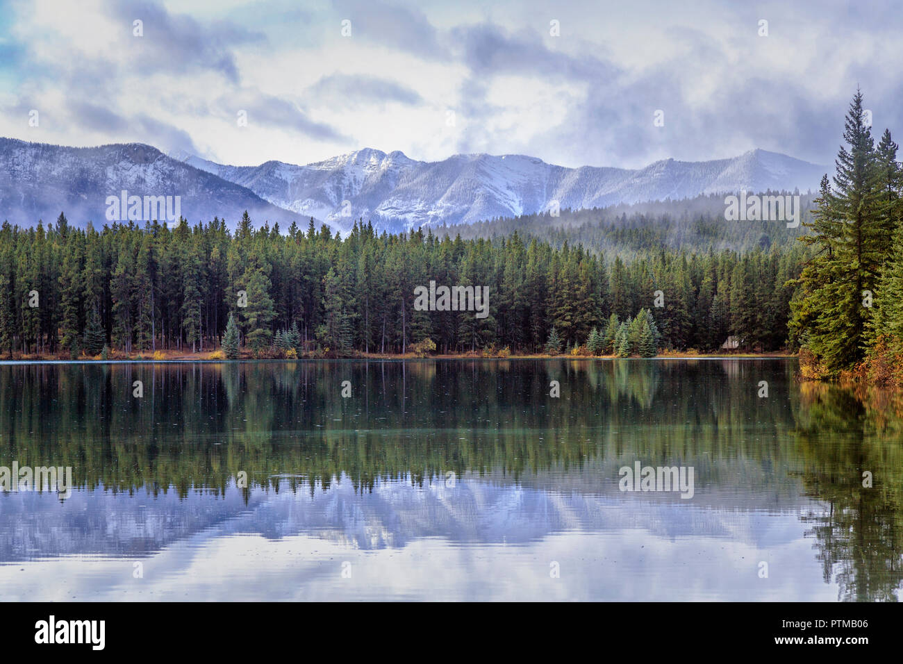 Two Jack Lake, Banff National Park, Alberta, Canada Stock Photo - Alamy