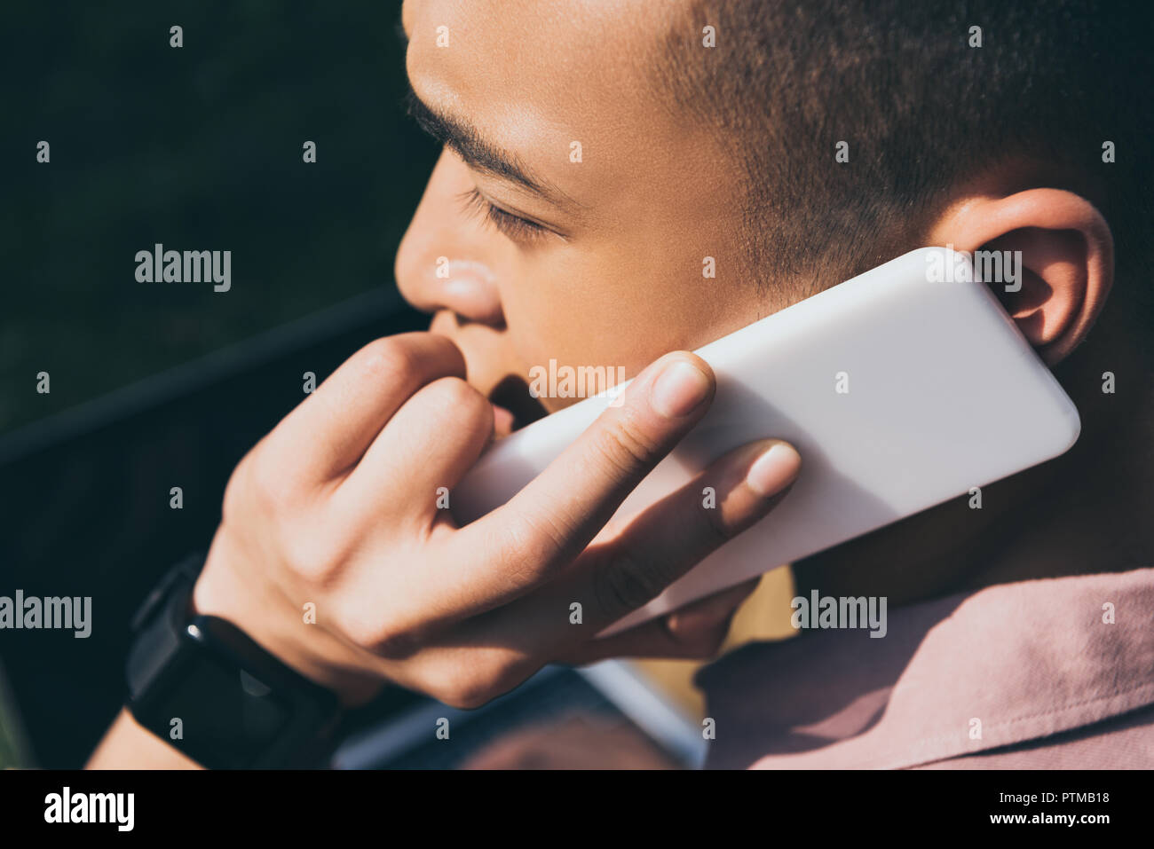 Side view young man talking hi-res stock photography and images - Alamy