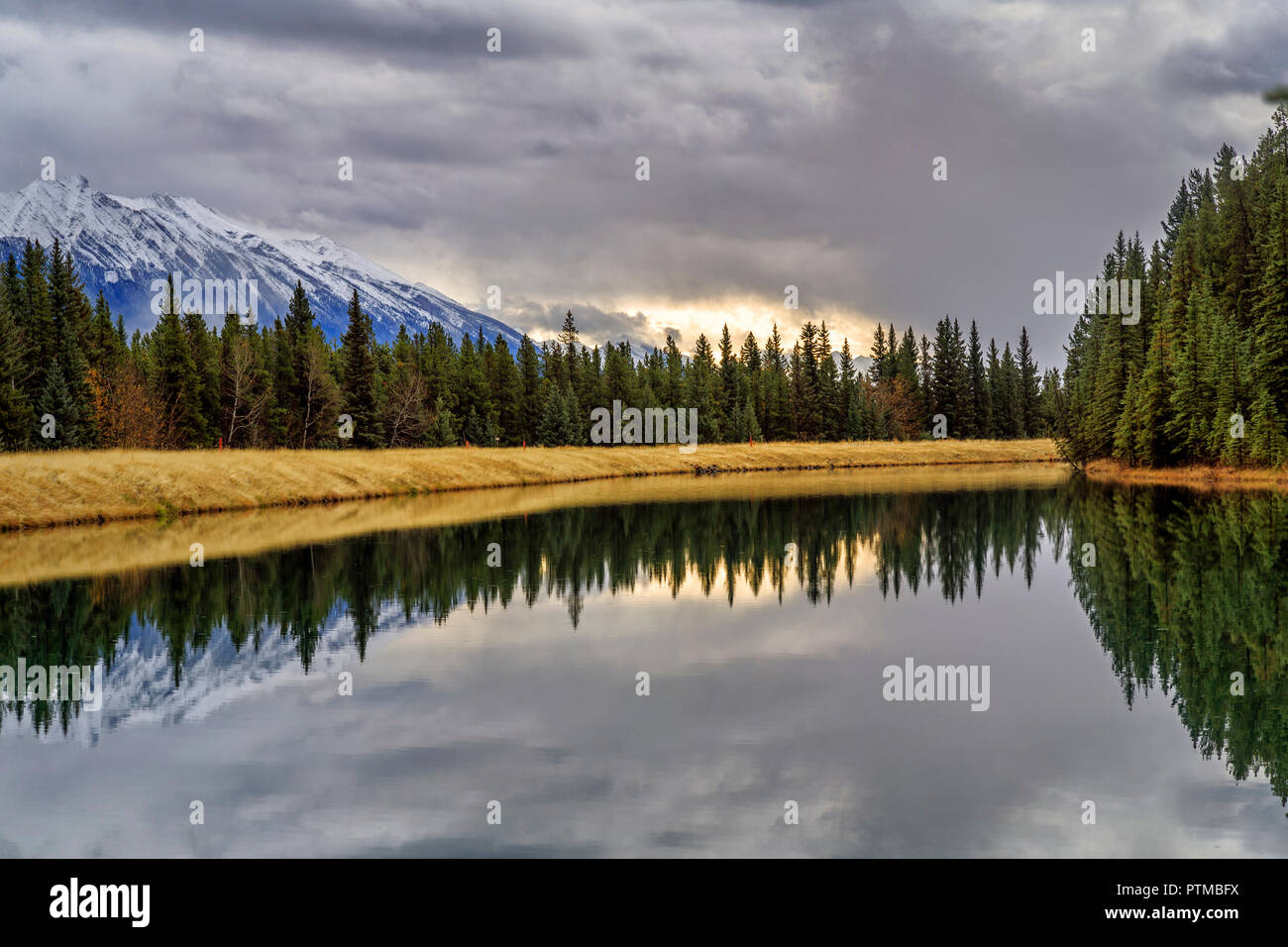 Two Jack Lake, Banff National Park, Alberta, Canada Stock Photo - Alamy